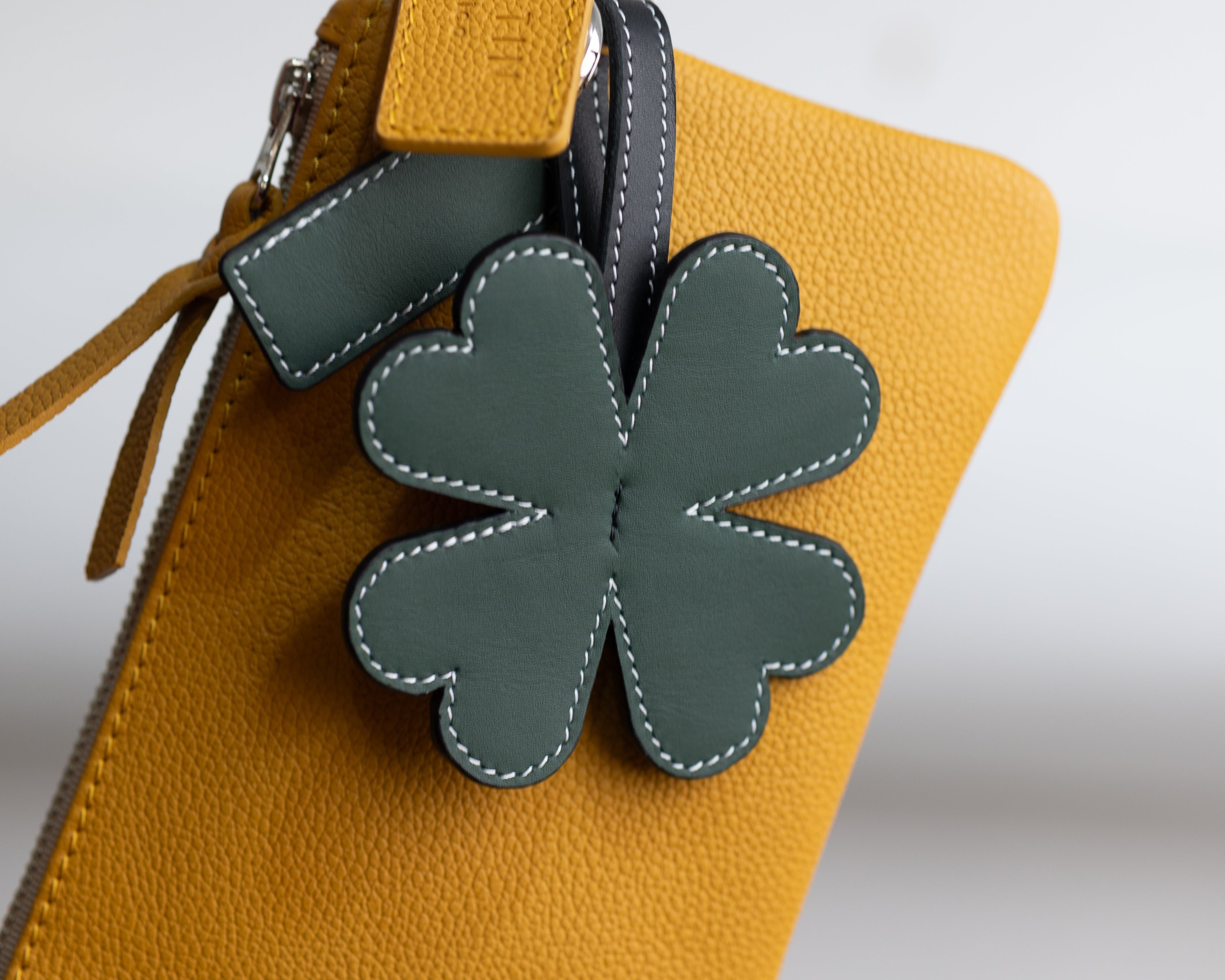 Charm Trébol de Cuatro Hojas – COLTIN.MX